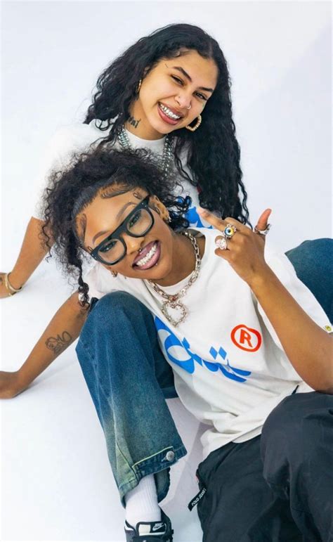 Pin By 𝐖𝐄𝐈𝐑𝐃𝐆𝐈𝐑𝐋 On 𝐀𝐌𝐈𝐒 Model Inspo Glam Photoshoot Photoshoot Concept
