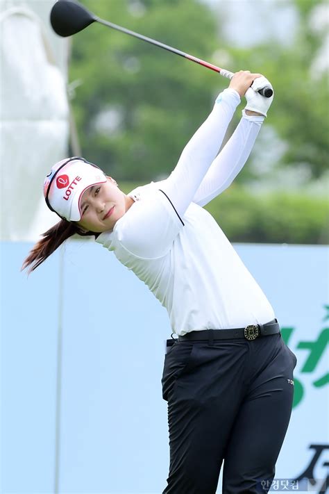 최혜진 디팬딩 챔피언의 힘찬 티샷 한국경제