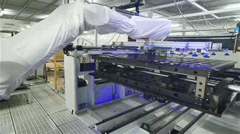 Robotic Palletizer Used For Palletizing The Glass Panel In Electronics