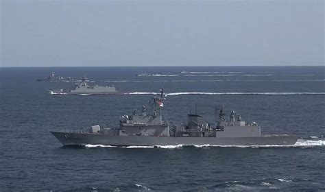 韩国海军举行大规模演习：20艘舰艇和10架飞机参加