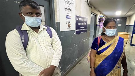 Mother Daughter Teen Sisters Among 10 Patients Battling For Life At