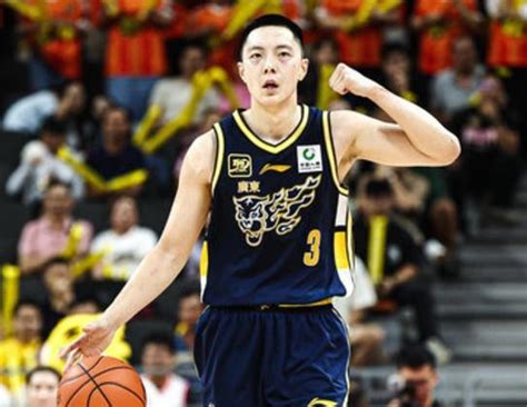 三分没开！胡明轩半场5中2，三分3中0，得到7分1篮板2助攻