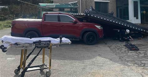 빨랫줄에 걸린 버스마을 정자 무너지고 주민 2명 부상