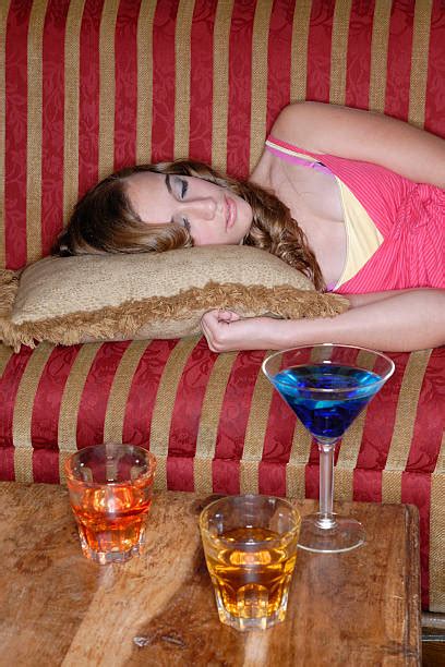 Fille Saoule Alcool Les Adolescentes Françaises Se Saoulent De Plus