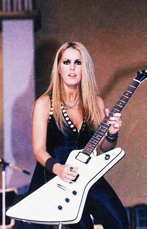17 Bästa Bilder Om Lita Ford På Pinterest Band Alice Cooper Och Joan