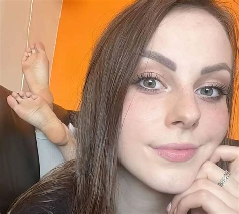 Girl Feet Soles By Lovefeet24 On Deviantart