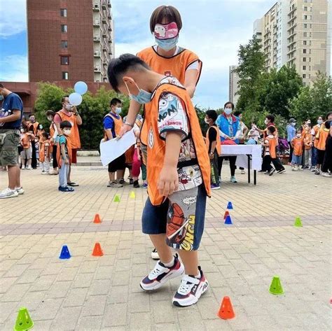 小手拉大手 运动心连心社区活动邱芳