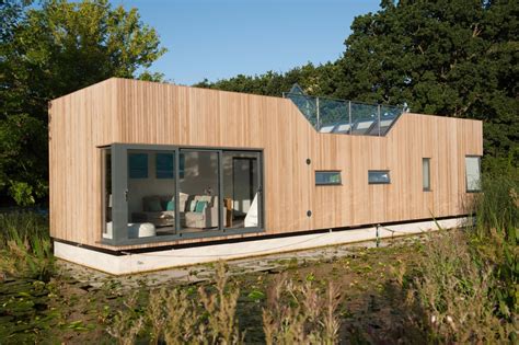 Uk Floating Home Offers A Taste Of Luxury On The Water