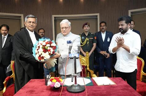 తెలంగాణ సీజేగా జస్టిస్‌ ఏకే సింగ్‌ ప్రమాణ స్వీకారం