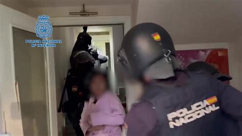 La Policía Nacional Libera A Cinco Mujeres Víctimas De Trata De Seres