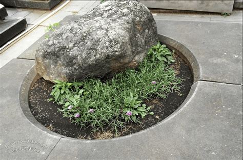 კორნელი სანაძე კარგ ქართველთა საფლავები