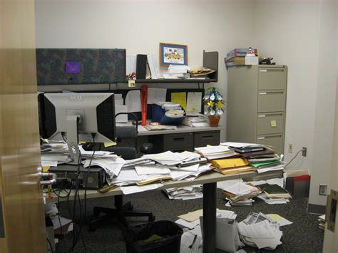 3 Easy Ways To De Clutter Your Office Space