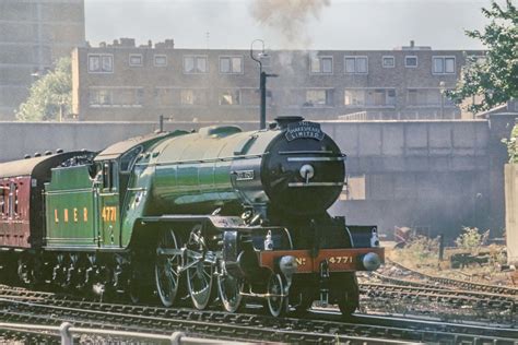 Lner Gresley V2 Class 2 6 2 No 4771 Green Arrow Passes Flickr