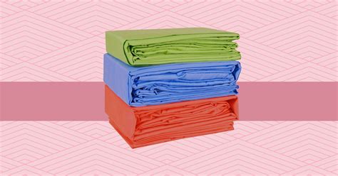 How To Fold A Fitted Sheet Video And Steps Folding Fitted Sheets