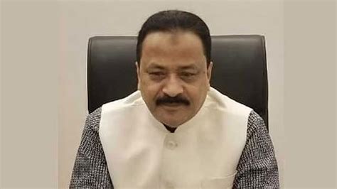 যুক্তরাষ্ট্রে পালানোর সময় আ লীগ নেতা গ্রেপ্তার কারাগারে প্রেরণ