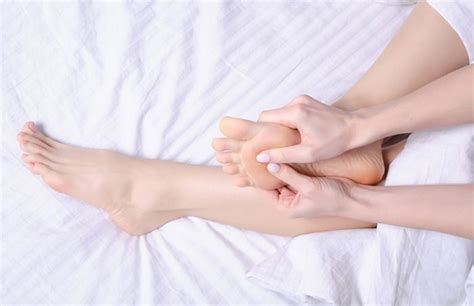 데일리 헬스 제2의 심장 발 소화 안 될 땐 이 부위 마사지증상별 지압 효능