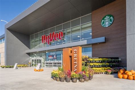 Hy Vee Hoops Star Caitlin Clark Team To Fight Hunger Store Brands
