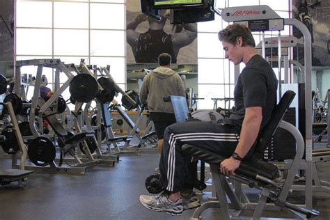 Single Leg Leg Extension Exercise Videos Guides Bodybuilding