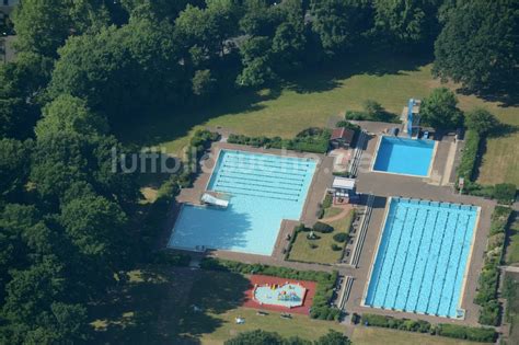 Gütersloh von oben Schwimmbecken des Freibades Nordbad in Gütersloh