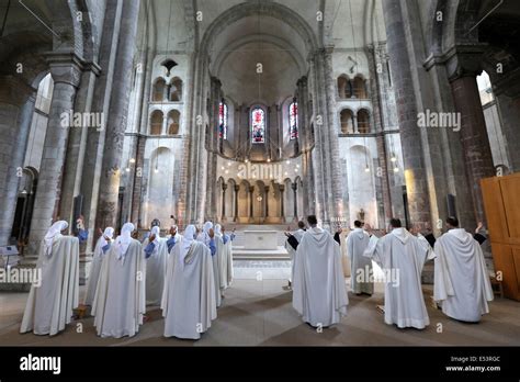 Nuns Of The Roman Catholic Religious Congregation Monastic Communities