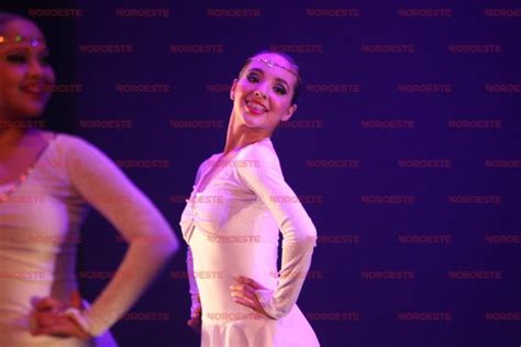 Bailan Al Ritmo De Ideales