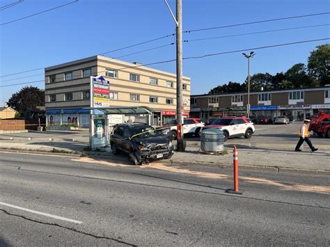 Car Crashes Into Ttc Bus Shelter In 2 Vehicle Collision