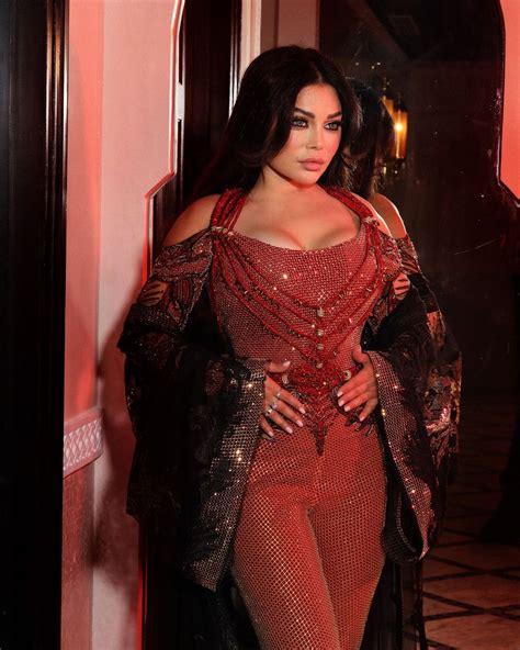 إطلالة هيفاء وهبي الأخيرة تتوهّج بمجوهرات تفيض فخامة وأناقة مجلة هي