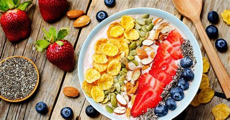 Recette Smoothie Bowl Fraises Pomme Myrtilles Noisettes Et Corn