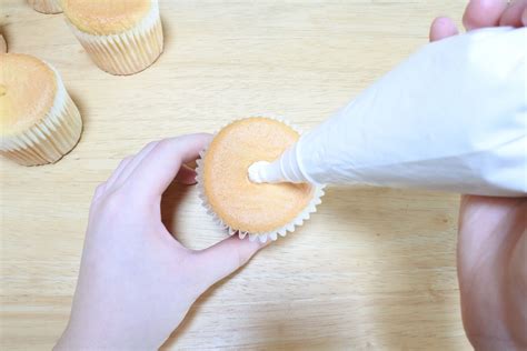 생크림 시폰 컵케이크