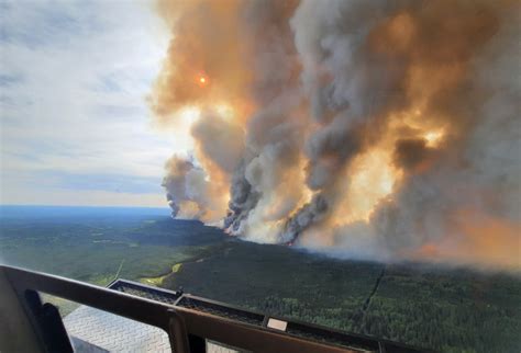 Bcs Largest Recorded Wildfire Could Burn Until Winter Officials Say