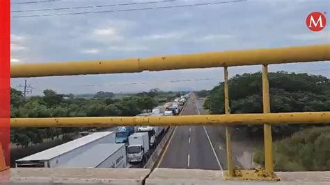 Tras retirar un bloqueo en la maxipista Mazatlán Culiacán autoridades