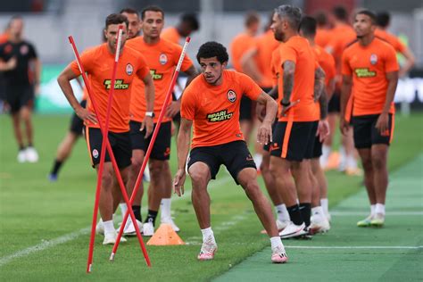 FC Shakhtar Donetsk player training at the Merkur-Spiel Ar… | Flickr