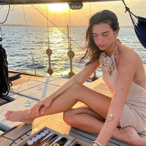 Dua Lipas Feet