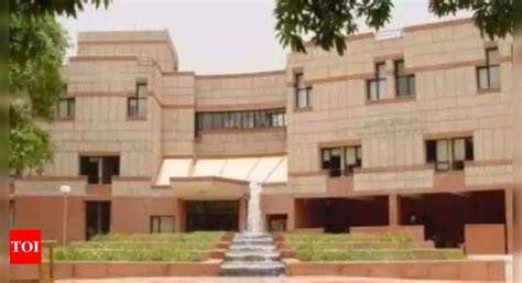 IIT K Students Staged Protest In View Of The Rising Incidents Of Suicide In The Campus Kanpur