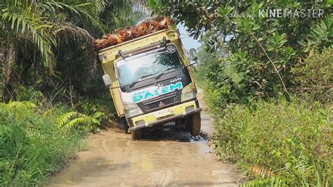 Mobil Truk Sawit Melewati Jalan Berlubang Lubang Youtube
