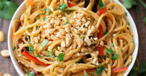 20 Minute Spicy Thai Noodle Bowls Recipe Yummly Recette Nouilles