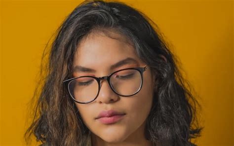 秘密を話す女性の心理！秘密を話してくれる女性は脈あり？脈なし？ 恋愛心理divi