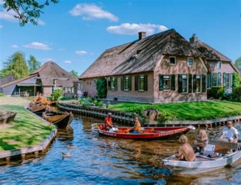 Mali Plastenik Ili Mini Staklenik Kao Stalna Bašta Ispred Kuće