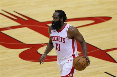 詹姆斯绝杀被打手不吹？盘点nba3大黑哨时刻 季后赛也不例外 球迷屋