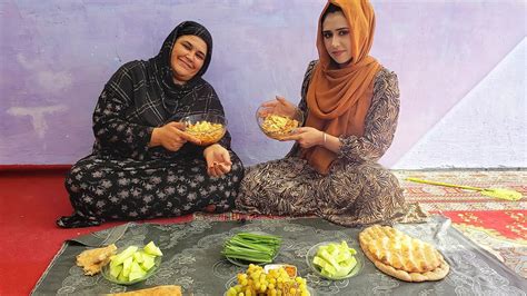 قصه های شیرین خاله عزیزه و پختن پیاوه تخم😋😋 Youtube