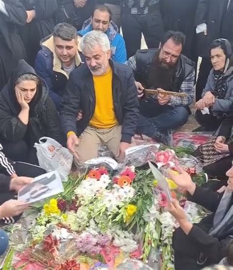 پدر مهدی کرمی بر سر مزار پسرش Youtube