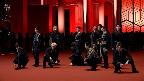 세븐틴의 10th Mini Album Fml 27일 리테일 앨범차트 1위48300장방탄소년단 슈가·하현상·싸이커스