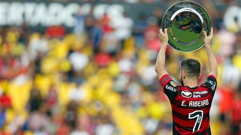 Everton Ribeiro o Capitão do Tempo Chute Cruzado
