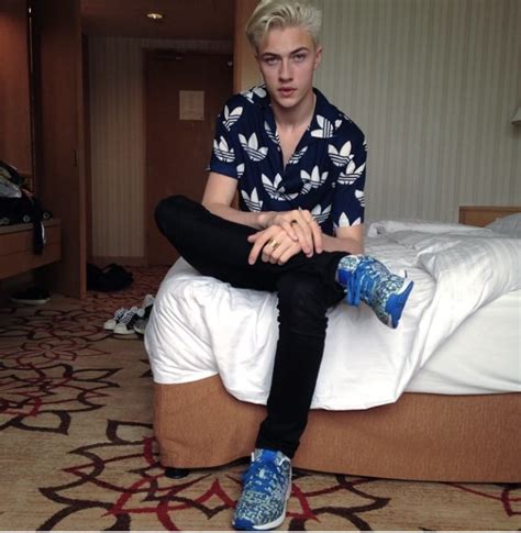LUCKY BLUE SMITH IS BUSY WITH A NEW PROJECT Male Model Scene