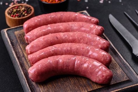 복사 공간이있는 돌 배경의 커팅 보드에 재료가있는 생 소시지 0명에 대한 스톡 사진 및 기타 이미지 0명 건강한 식생활