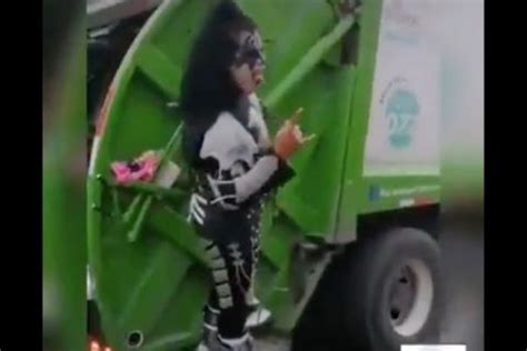 Gene Simmons Del Grupo Kiss Elogia A Recolector De Basura En Mexico Que