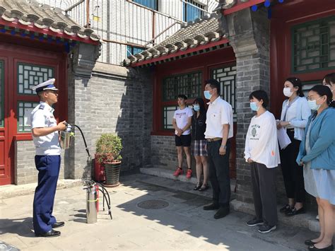 东城消防“火焰蓝”参观陈独秀故居活动