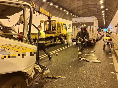 國三安坑隧道連環車禍 肇事貨車駕駛受困回堵10公里 Ftnn 新聞網