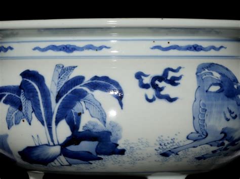 靓宝格 康熙 青花麒麟瑞兽纹三足炉