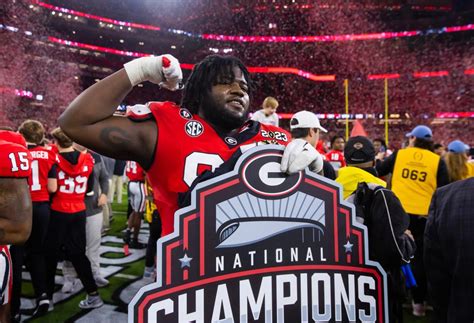 Former UGA DL Flexes Georgia G On Transfer Visit To Penn State Yahoo Sports